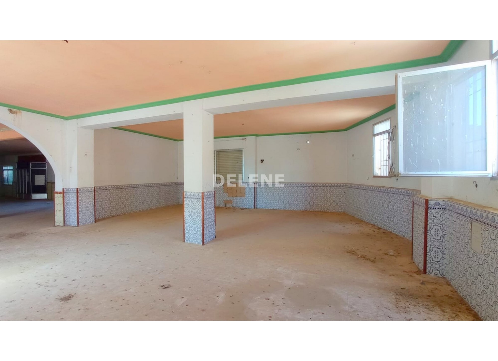 2379 CASA CON LOCAL, PATIO Y GARAJE EN SIERRA - Inmobiliaria DELENE